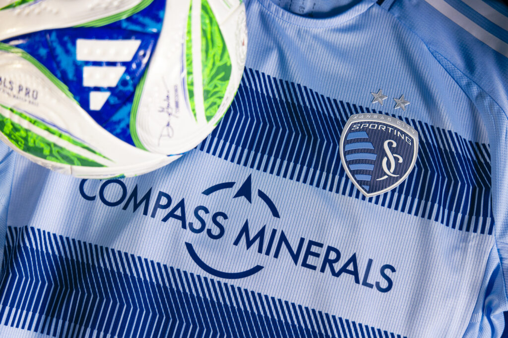 LOOK: 10 High Resolution Pics of Sporting KC's New Jersey - KC Soccer ...